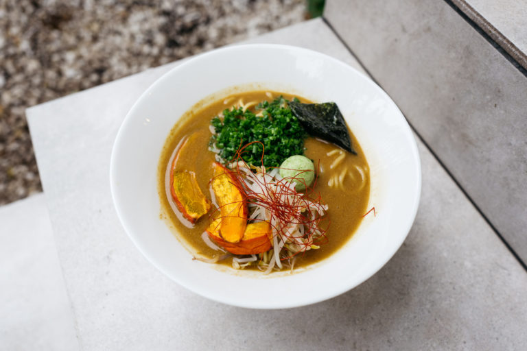 Kare ramen w Vegan Ramen Shop | Pyza made in Poland