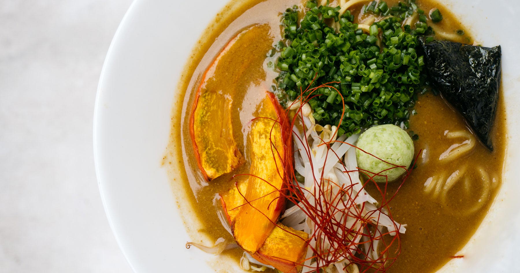 Kare ramen w Vegan Ramen Shop | Pyza made in Poland